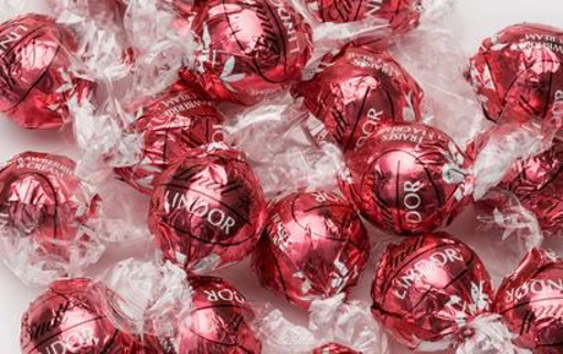Buy 10 Lindt Lindor Strawberry and Cream Chocolate Balls Online ...